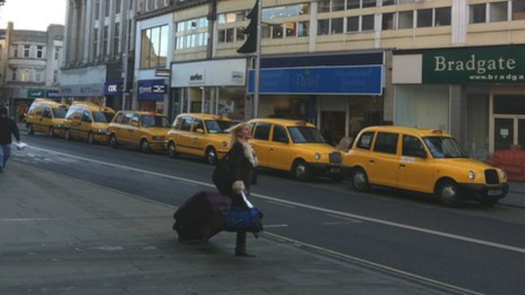 'Too many taxis in Derby', claims drivers association - BBC News