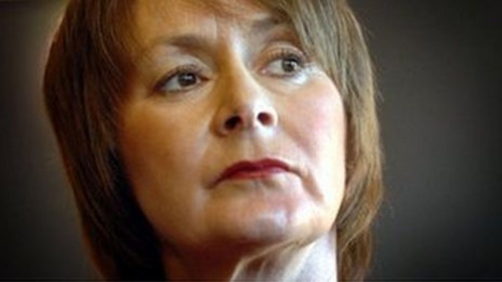 Inquiry on Shirley McKie case blames 'human error' - BBC News