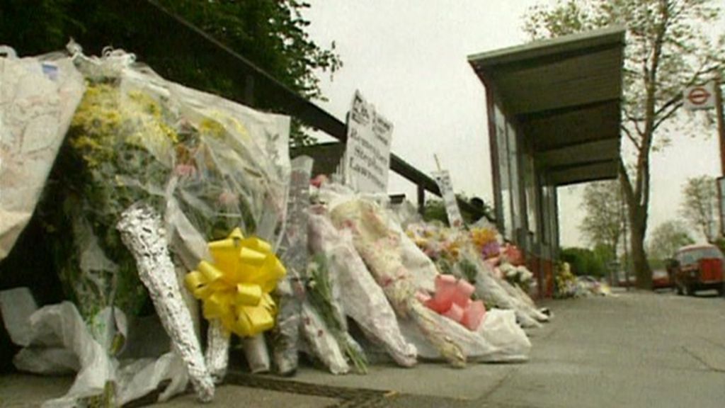Charges dropped over Stephen Lawrence case - BBC News