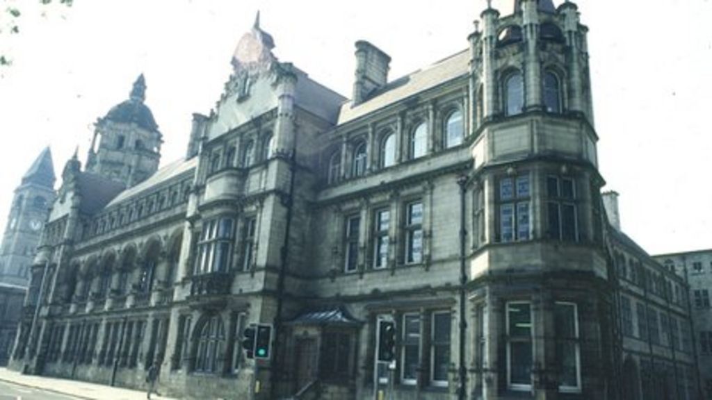 Project starts in Wakefield to create one-way system - BBC News