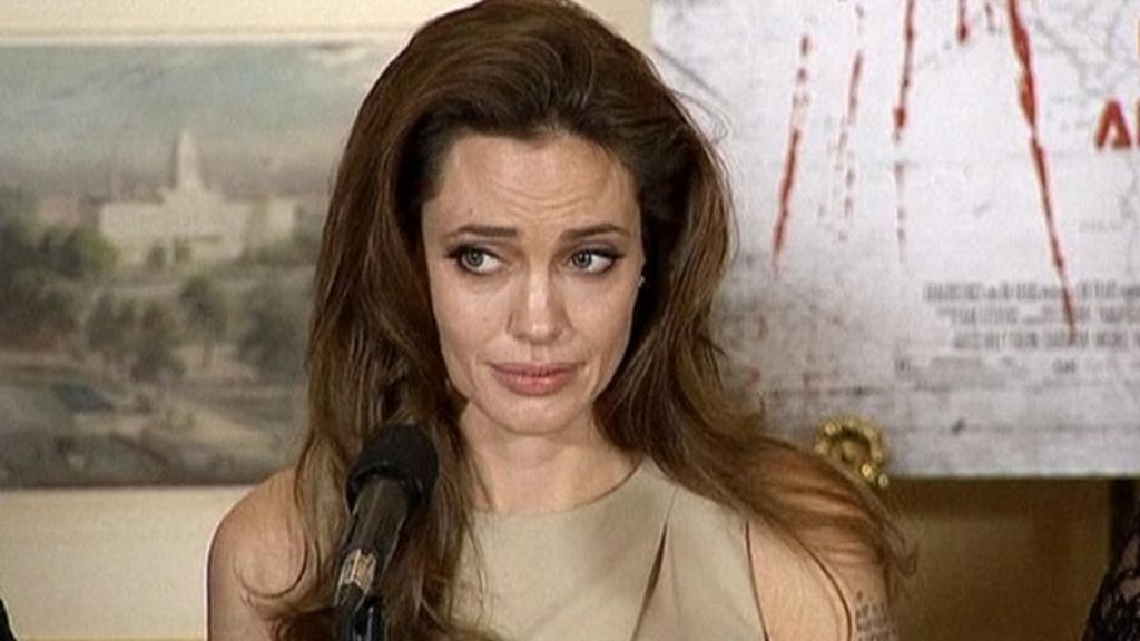 Angelina Jolie on writing Bosnian war film - BBC News