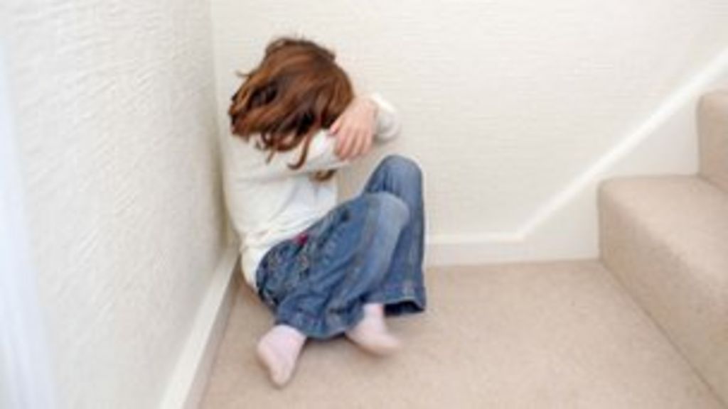 Vulnerable children 'left in family home too long' - BBC News