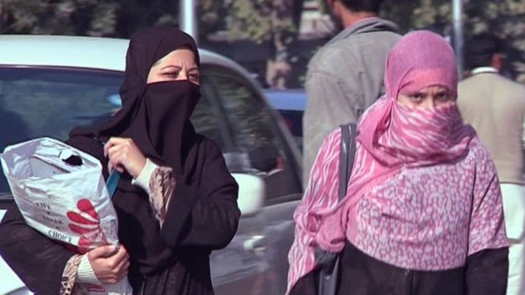Why are more Pakistani women covering their faces? - BBC News