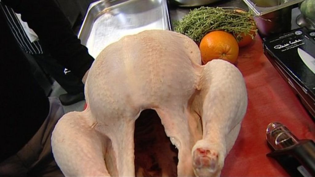 How to cook a Michelin star turkey dinner with chef Tom Kerridge - BBC News