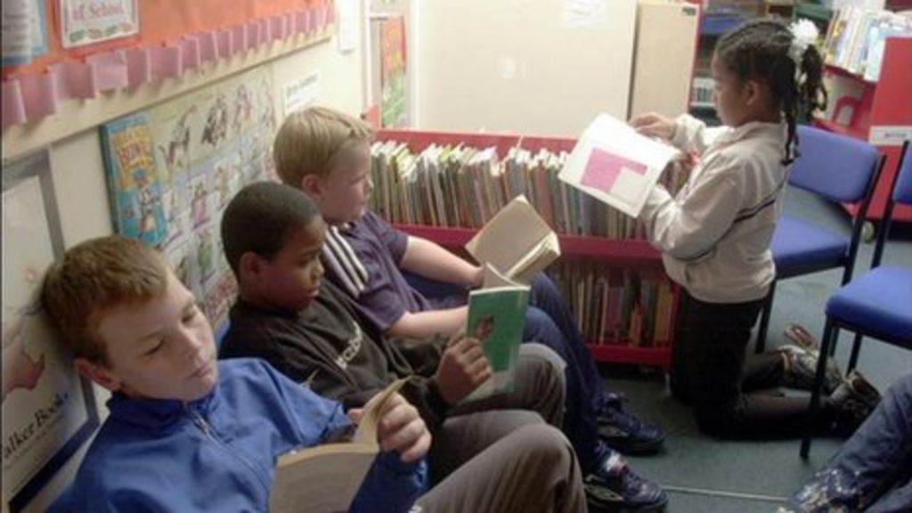 Calls to improve reading skills in Reading school - BBC News