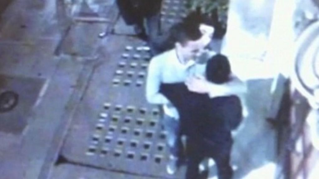 Warning over 'hugging mugging' attacks - BBC News