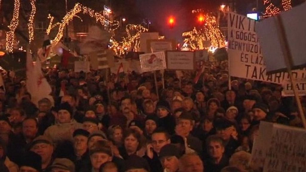 Budapest protest against new Hungary constitution - BBC News