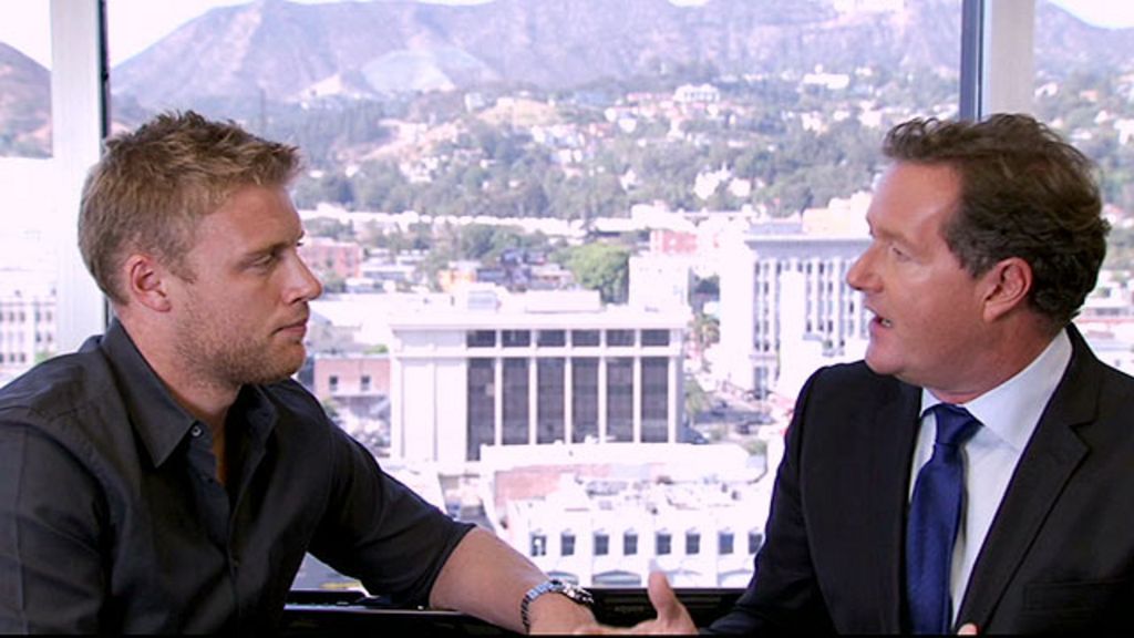 Flintoff challenges Piers Morgan over tabloid stories - BBC News