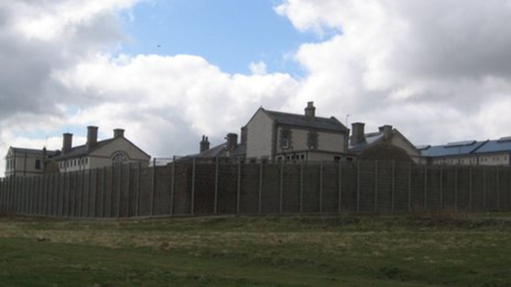 Peterhead prisoner barricade resolved - BBC News