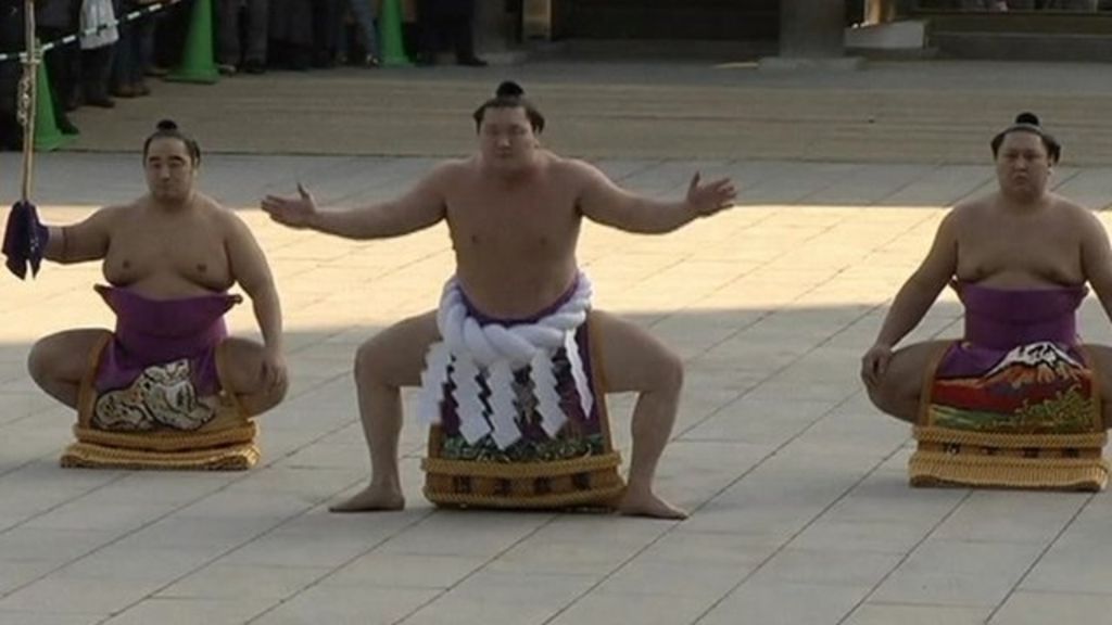 Top sumo wrestler ushers in the New Year - BBC News