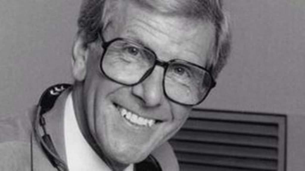 Bob Holness, former Blockbusters host, dies aged 83 - BBC News