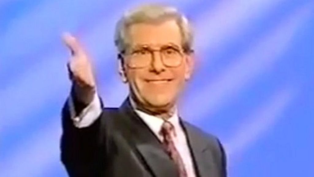 Bob Holness, former Blockbusters host, dies aged 83 - BBC News