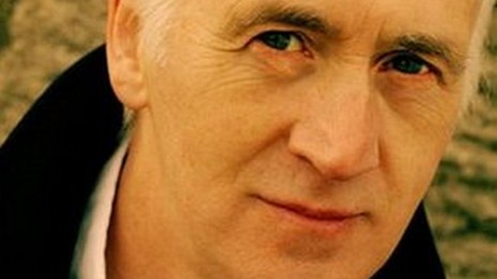Horrible Histories writer Terry Deary to be torchbearer - BBC News