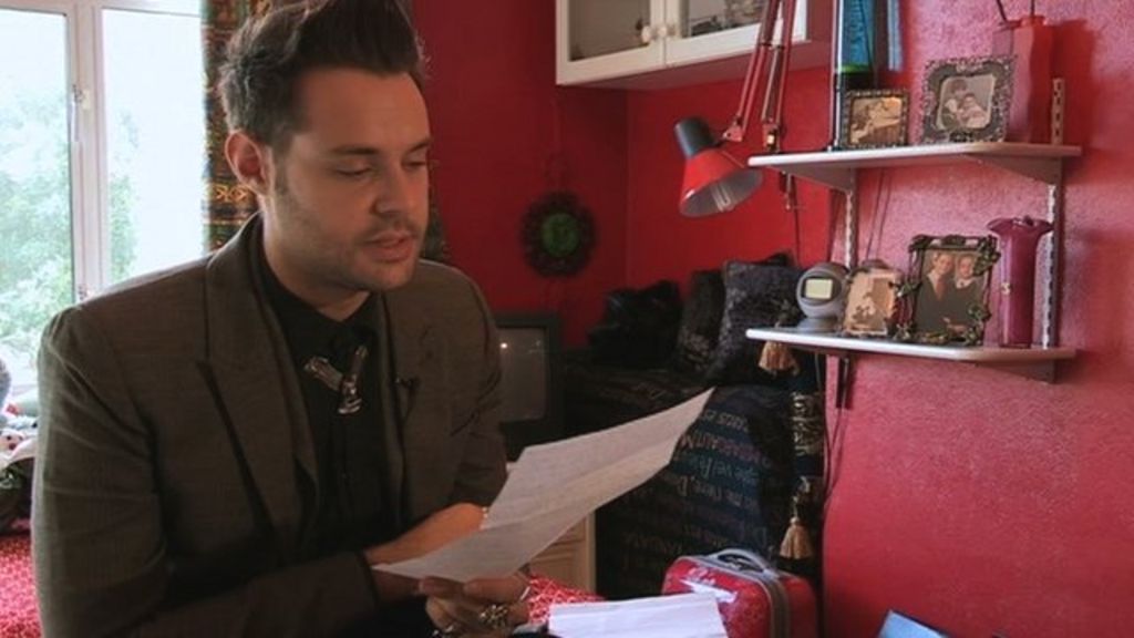 Sex addict Jeff Leach confronts his fears - BBC News