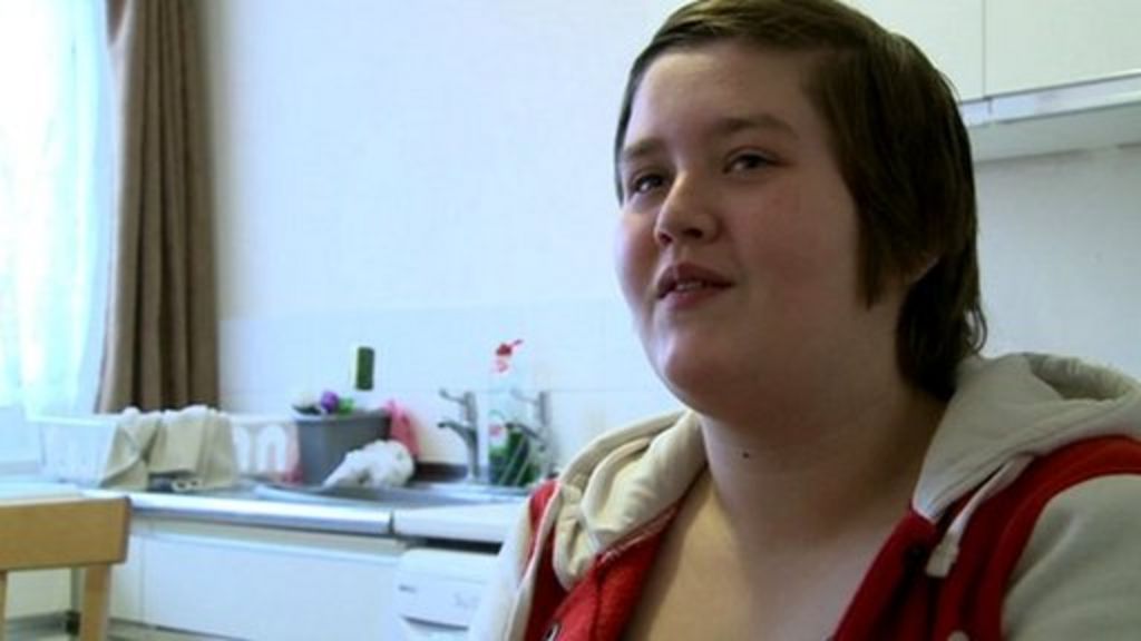 Hayley meets families struggling to make ends meet - BBC Newsround