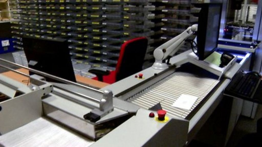 Mail robot first for Forth Valley - BBC News
