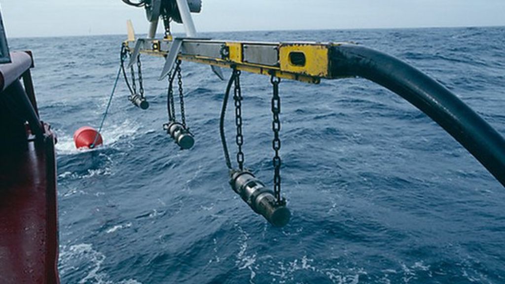 Air guns as heard under water - BBC News