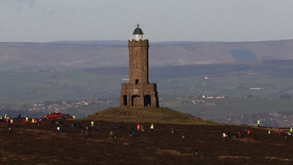 Darwen Tower dome lifted into place by helicopter - BBC News