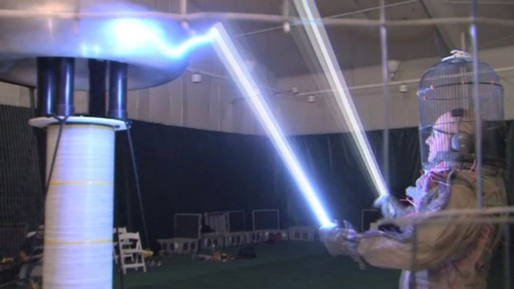 Physicist's one million volt homemade coil on show at CES - BBC News