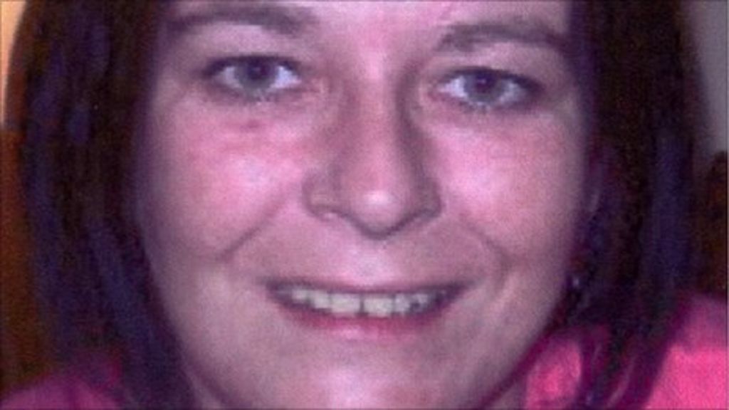 Sarah Melia stab death anniversary appeal - BBC News