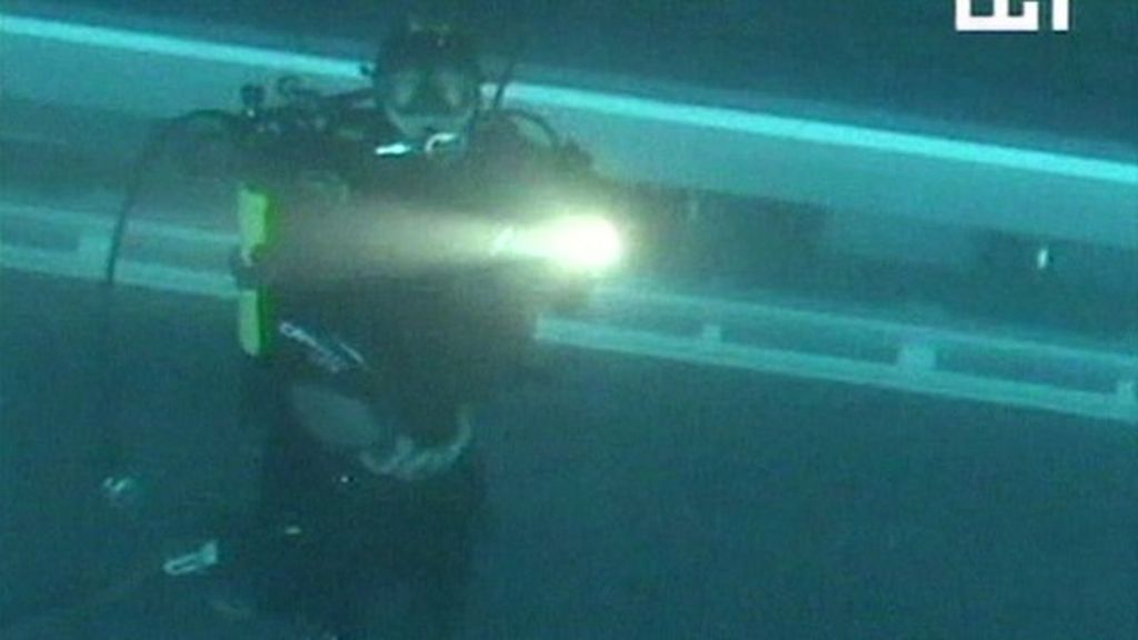 Costa Concordia cruise ship captain 'went off course' - BBC News