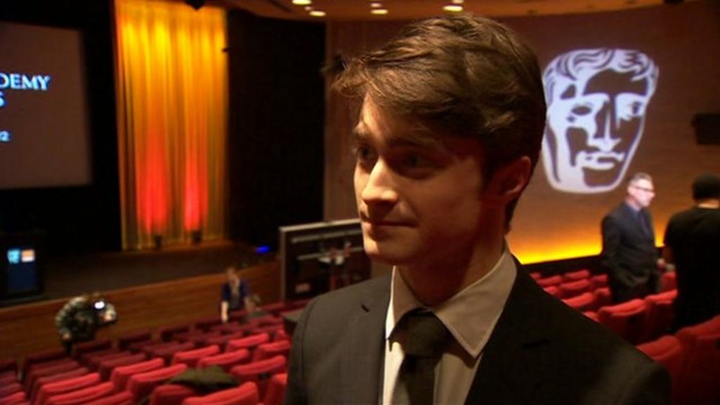 Potter star Radcliffe 'loves Bridesmaids' - BBC News