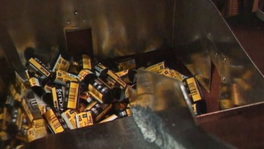 Kodak files for bankruptcy protection - BBC News