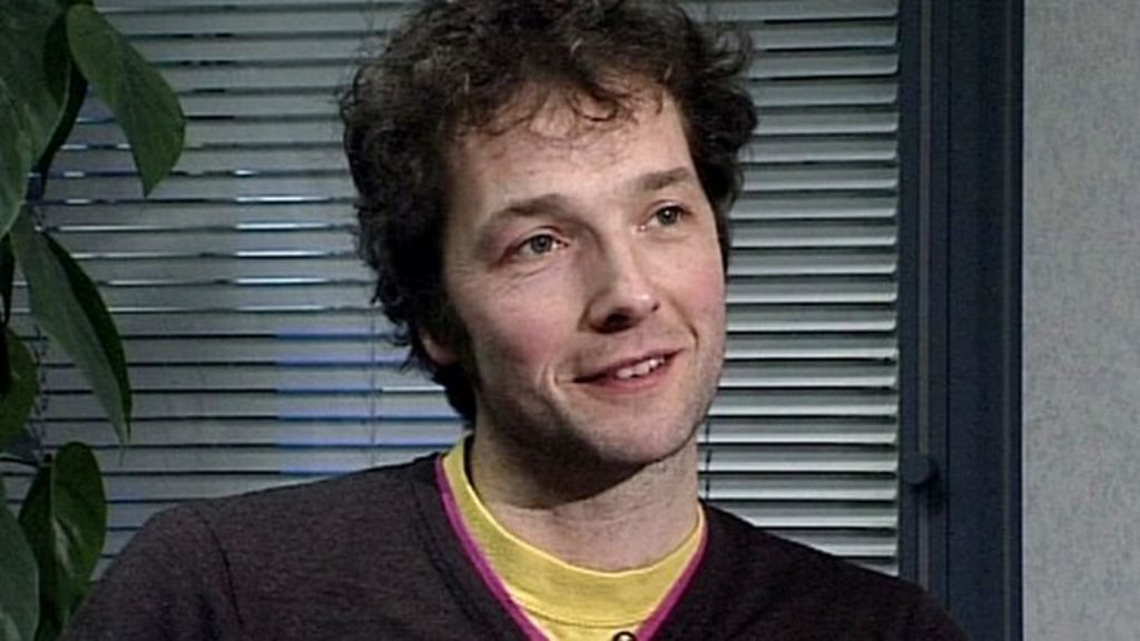 Five Minutes With: Chris Addison - BBC News