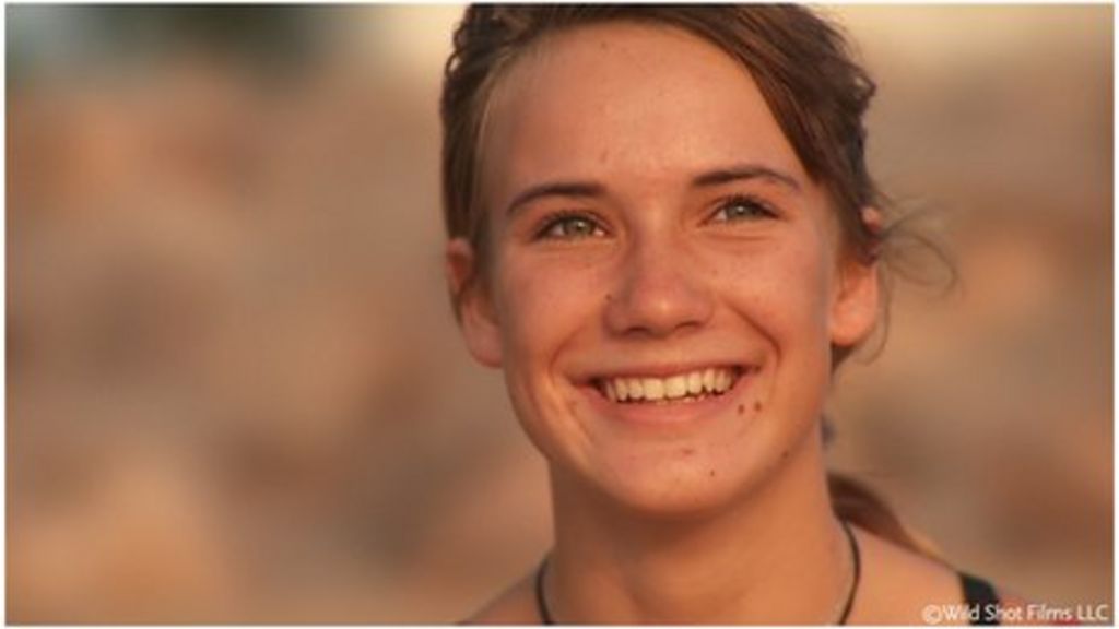 Schoolgirl sailor triumphs after battle with authorities - BBC News