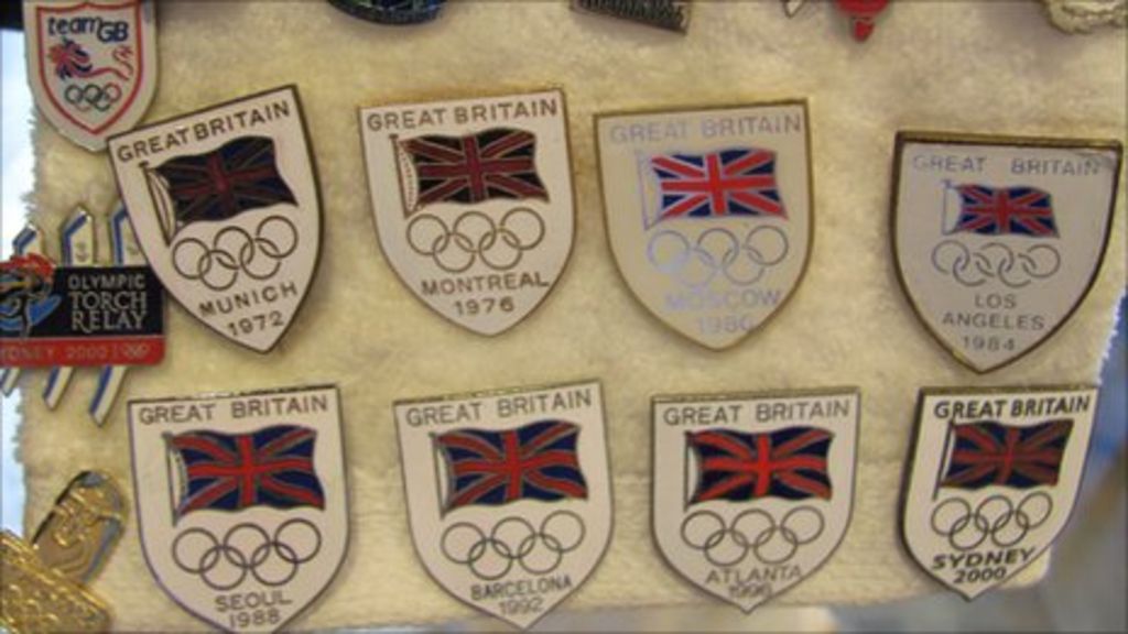 London 2012: Olympic pin badge collectors reveal addiction - BBC News