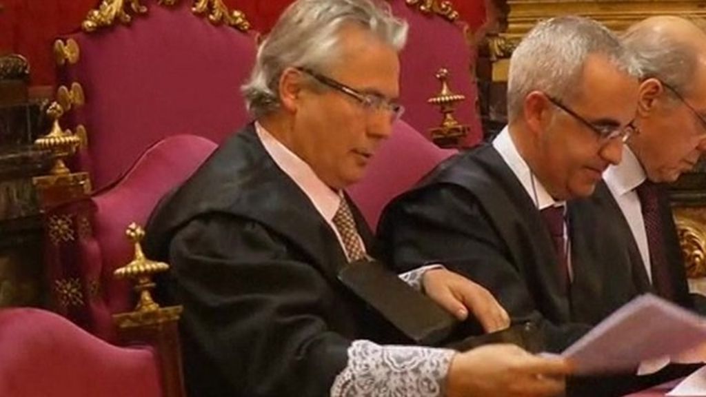 Judge Baltasar Garzon on trial in Spain - BBC News