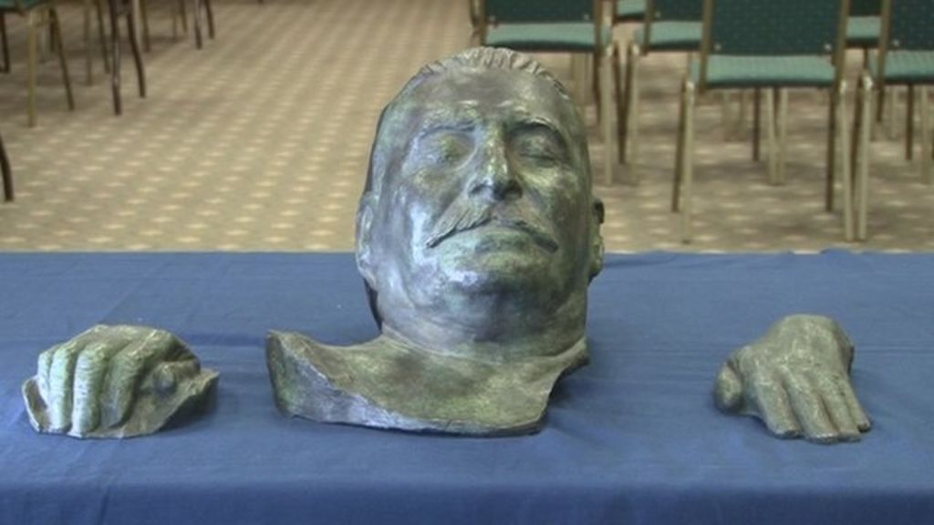 Bronze cast of Stalin's death mask goes for £3,600 at auction - BBC News