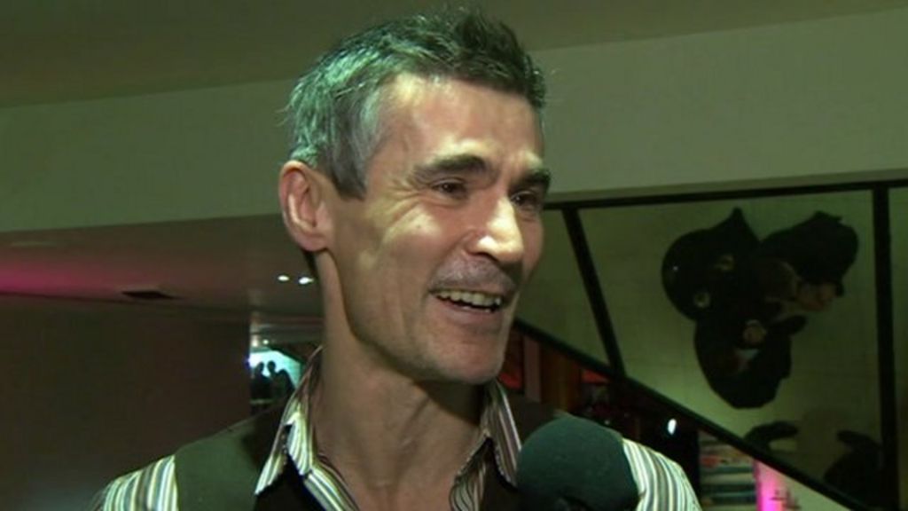 Andrew Miller takes Costa prize for novel Pure - BBC News