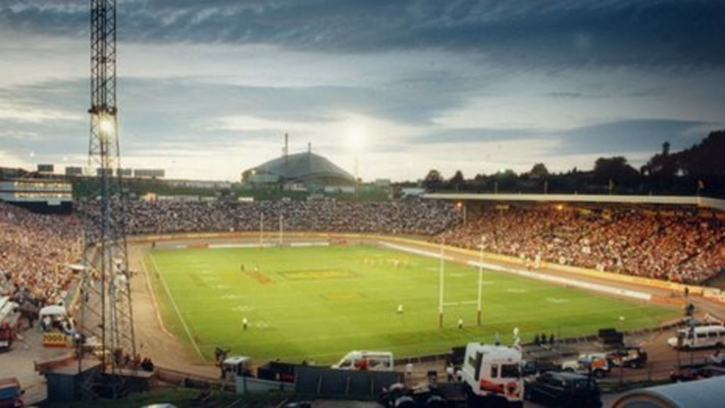 Bradford Bulls' Odsal Stadium 'takes breath away' - BBC News