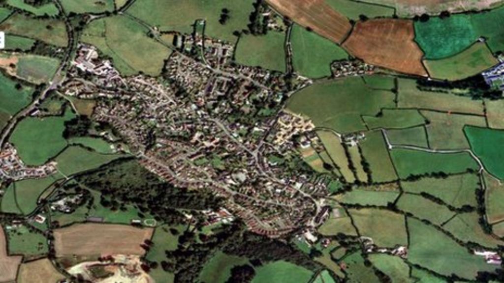 Teignbridge District Council 'over estimates' housing need - BBC News