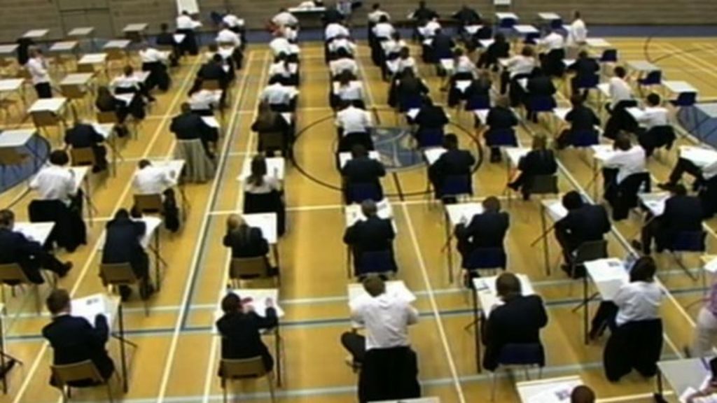 Schools failing disadvantaged pupils say league tables - BBC News