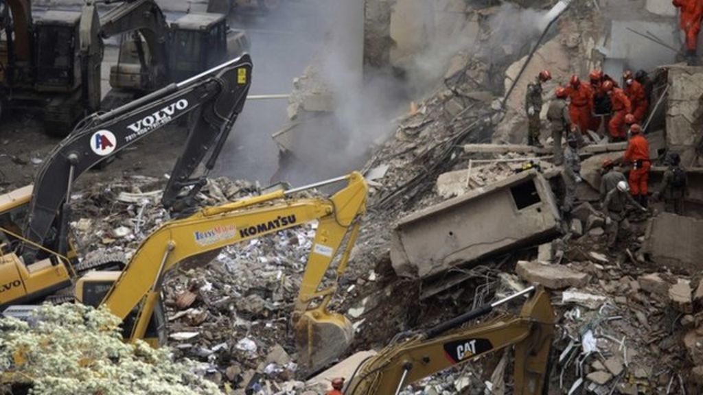 Eyewitnesses describe Rio buildings collapse - BBC News