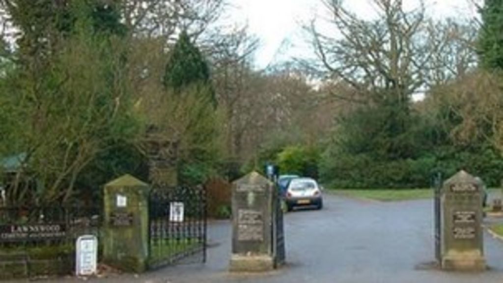 'Make Lawnswood cemetery a Leeds attraction' - BBC News