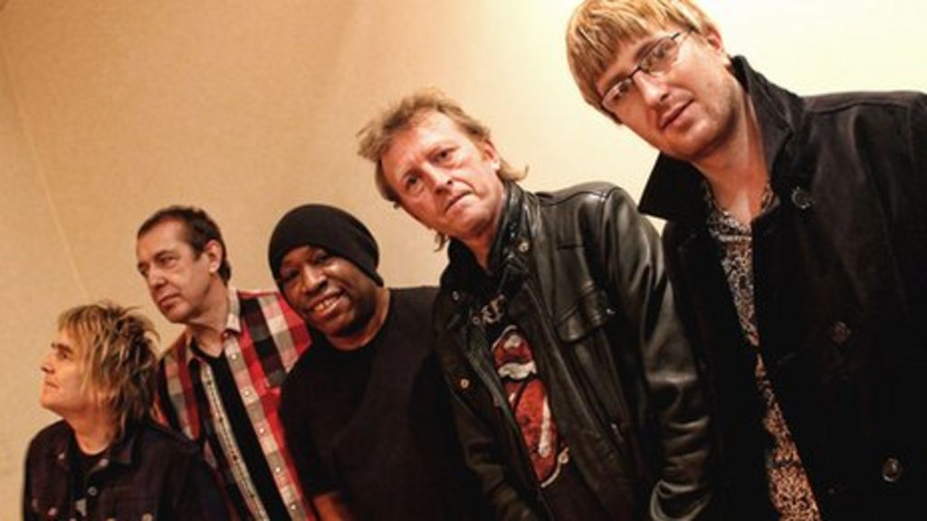 Big Country drummer on launching his music career in Slough - BBC News