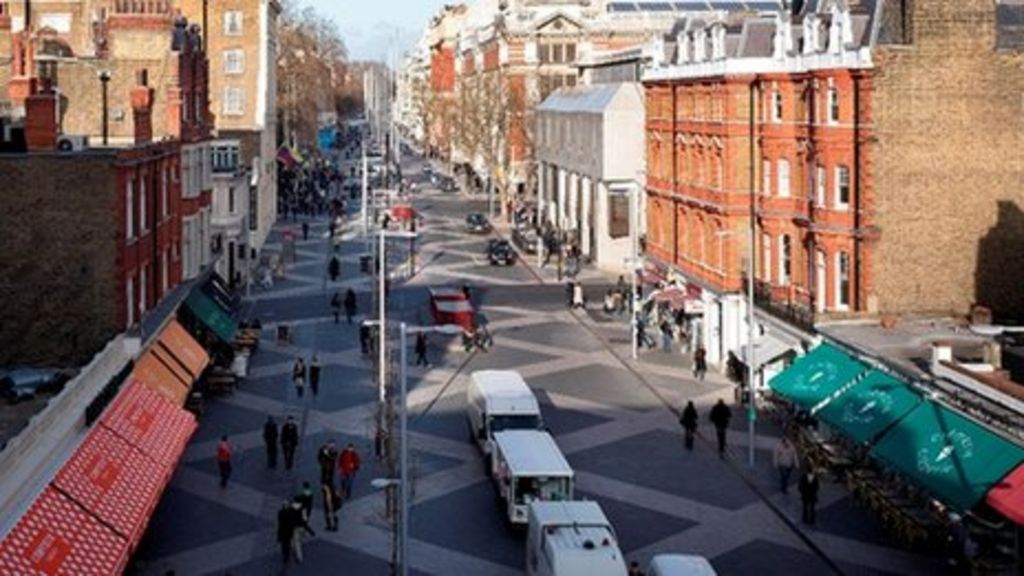 West London Exhibition Road re-opens as 'shared-space' - BBC News