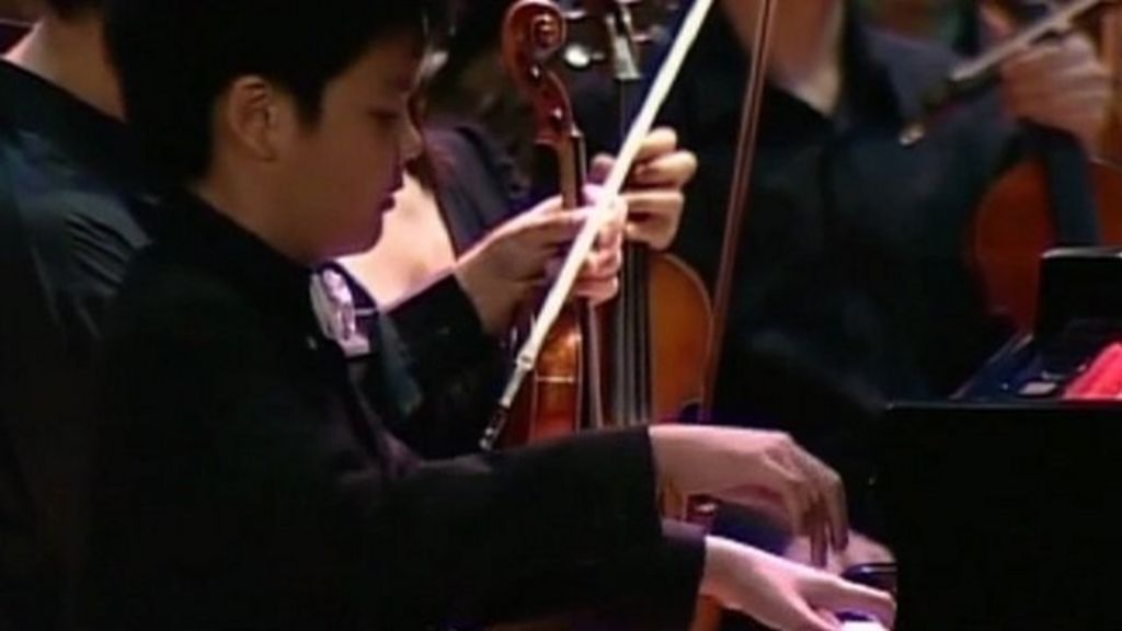 Thailand's teen piano prodigy - BBC News