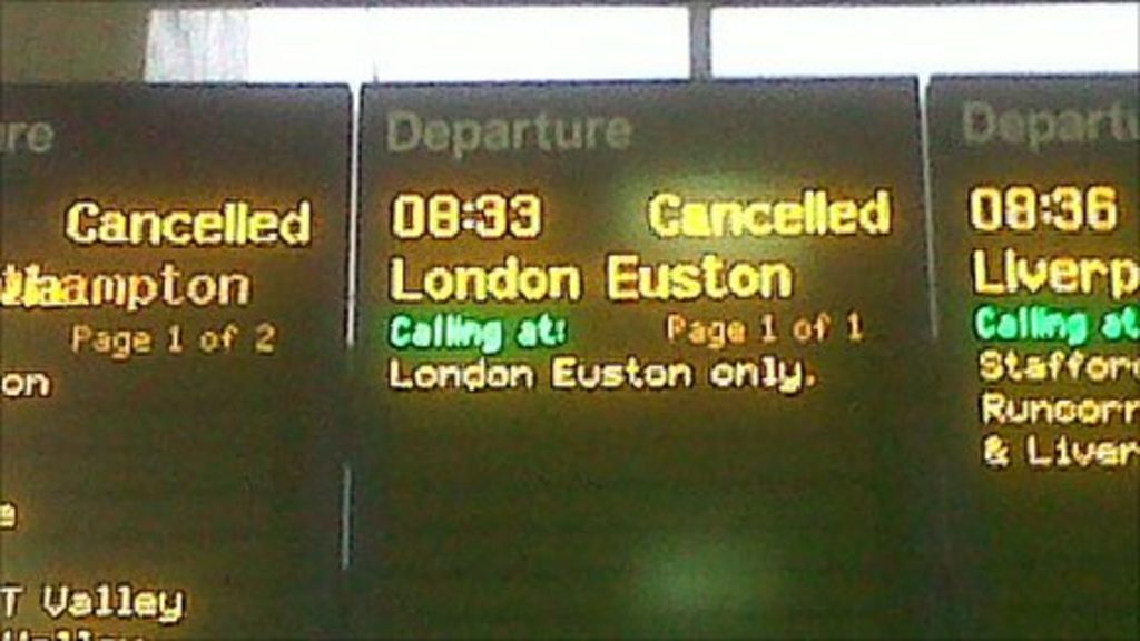 Bletchley derailment: passengers delayed - BBC News