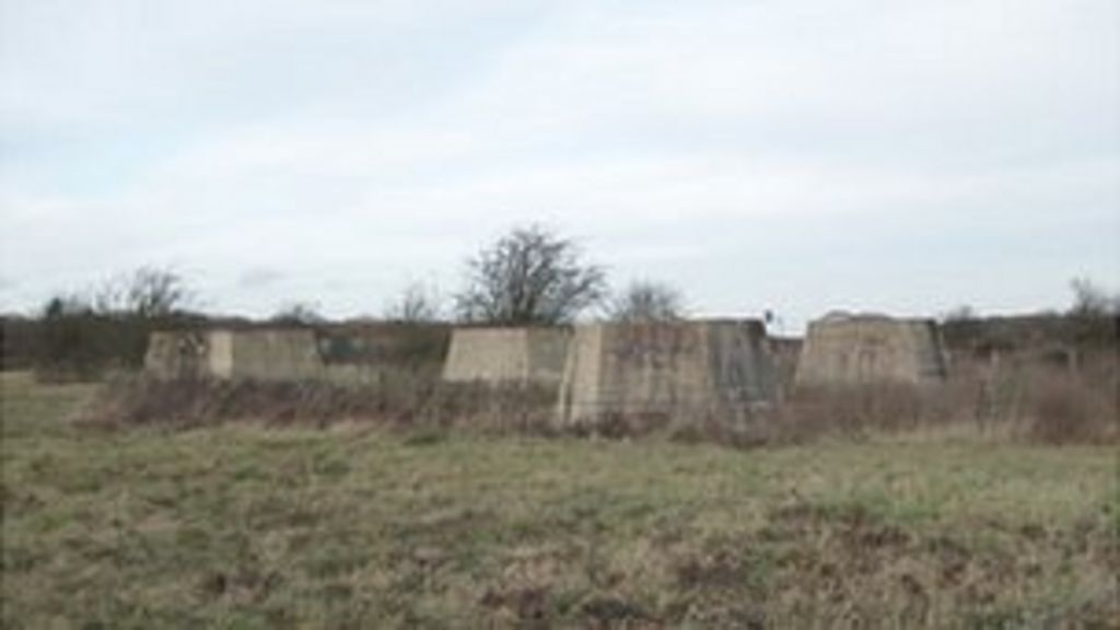 WWII radar station RAF Dunkirk is auctioned in Kent - BBC News