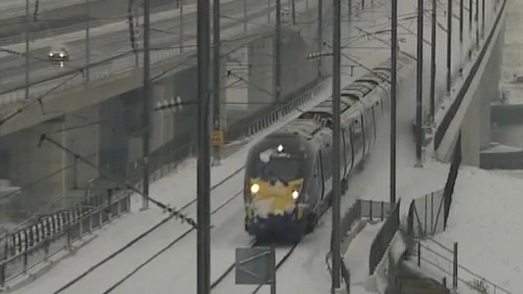 Motorists warned as snow turns to ice - BBC News