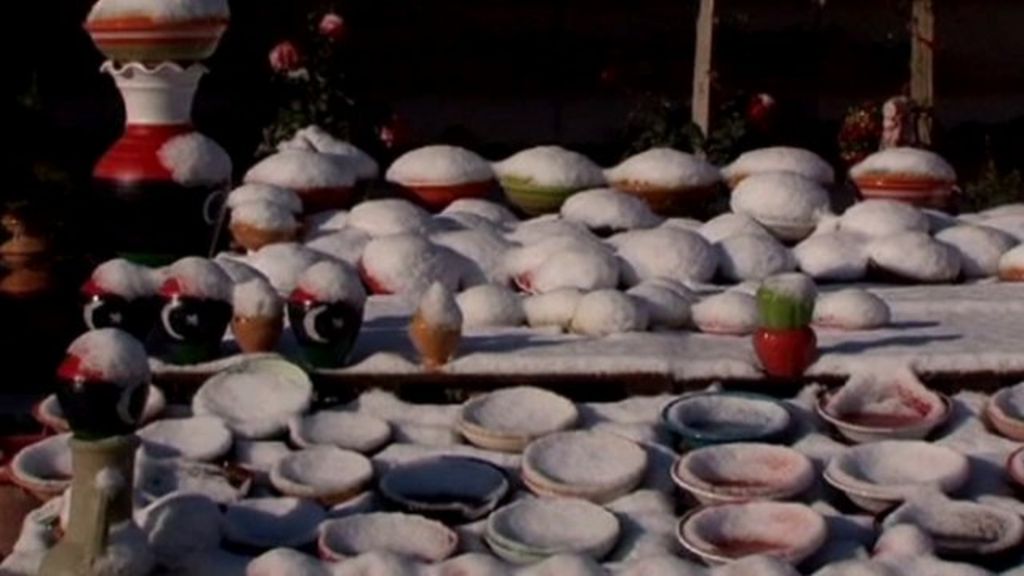 Rarely seen snowfall blankets parts of Libya - BBC News