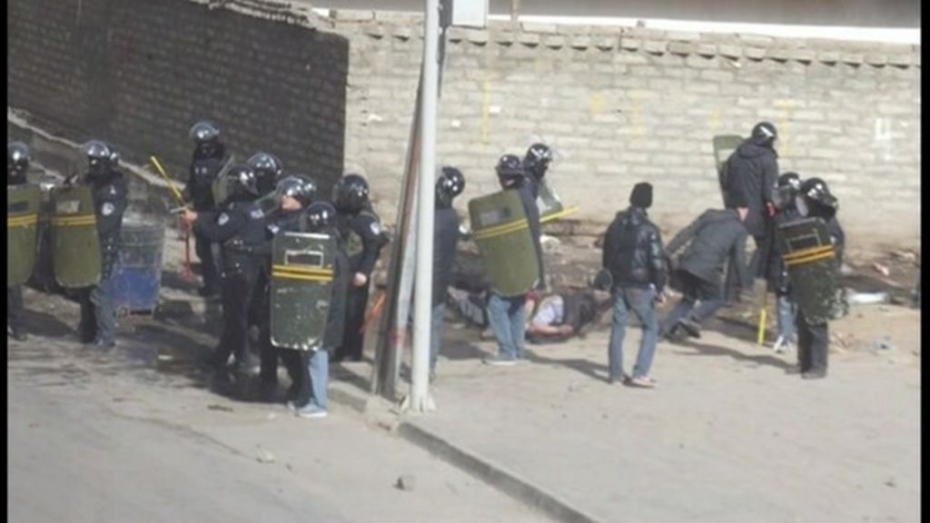 Tibetans set themselves alight in protests - BBC News