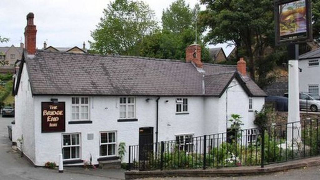 Wrexham's Bridge End Inn wins Camra's pub of the year - BBC News