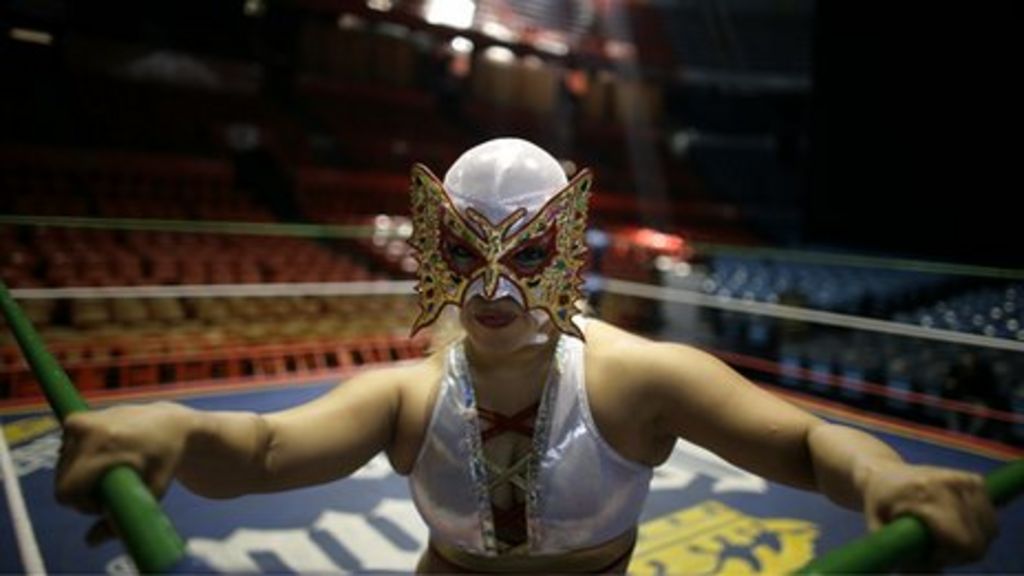 Working Lives Mexico: Wrestler - BBC News