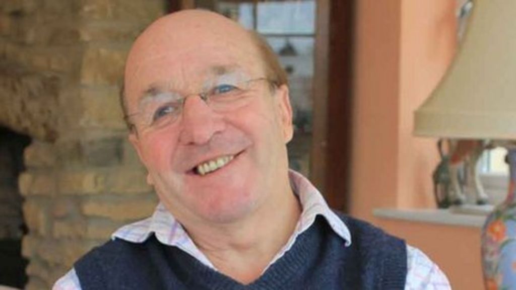 BBC racing commentator Richard Pitman donates kidney to stranger - BBC News