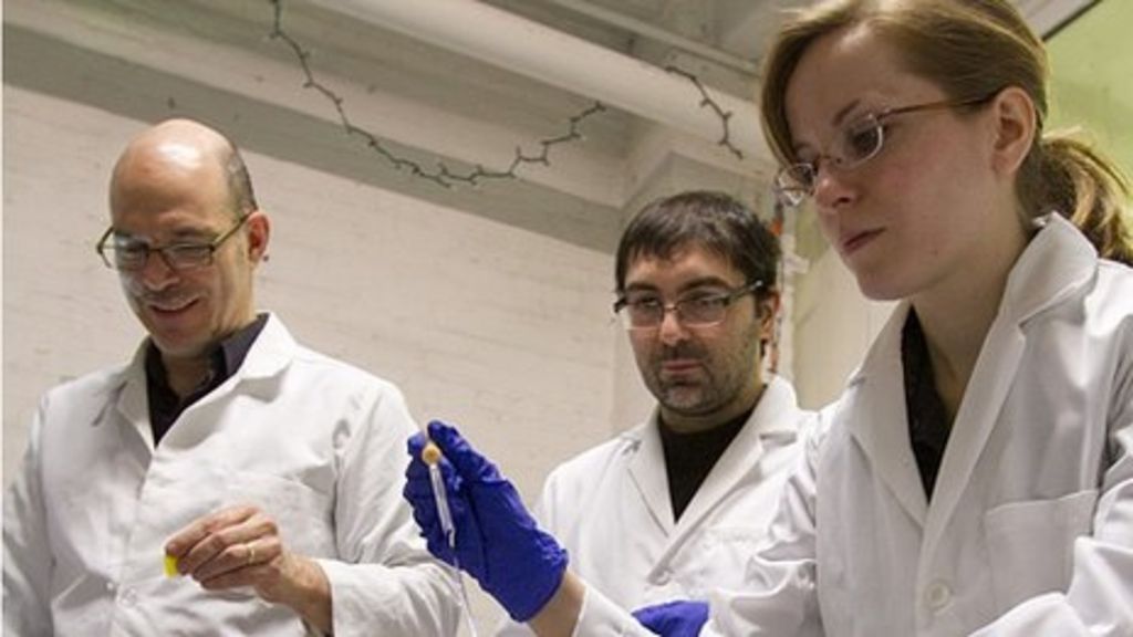 'Biology hackers' create laboratory in New York City - BBC News